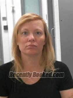 Recent Booking / Mugshot for BILLIE RAEDEEN DELANO in Muscatine County ...