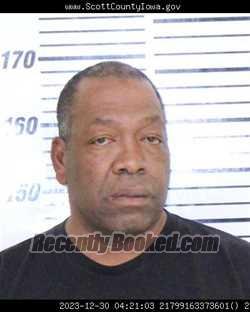 Recent Booking / Mugshot for PAUL JUNIOR PARROW in Scott County, Iowa