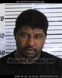 Recent Booking / Mugshot for TREMAYNE LAMAR SMITH in Scott County, Iowa