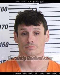 Recent Booking / Mugshot for RYAN JOSEPH HAHN in Scott County, Iowa