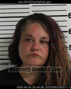 Recent Booking / Mugshot for SHAWNAE NICOLE DAMEWOOD in Scott County, Iowa