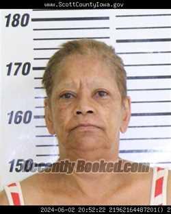 Recent Booking / Mugshot for LISA MARIE MCDANIEL-ROSS in Scott County, Iowa