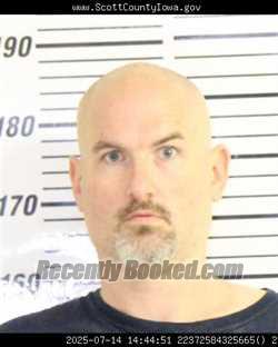 Recent Booking / Mugshot for CHRISTOPHER CHAD CARR in Scott County, Iowa
