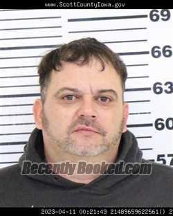 Recent Booking / Mugshot for ROGER LEE ZIMMERMAN in Scott County, Iowa