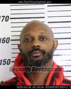Recent Booking / Mugshot for SIRVAIL TYRELL HENDERSON in Scott County, Iowa
