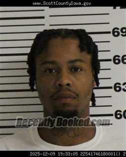 Recent Booking / Mugshot for DRAKE AUSTIN HOWARD in Scott County, Iowa