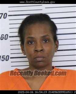 Recent Booking / Mugshot for DANIELLE RESHEE TAYLOR in Scott County, Iowa