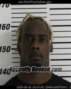 Recent Booking / Mugshot for LAWAUN REESE BELL in Scott County, Iowa