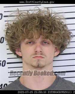 Recent Booking / Mugshot for JUSTIN WAYNE ROSAQUIST in Scott County, Iowa