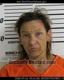 Recent Booking / Mugshot for AMBER NICOLE EAGLE in Scott County, Iowa
