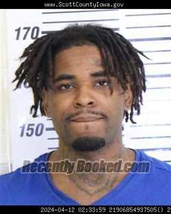 Recent Booking / Mugshot for DERRICK RONALD EASLEY in Scott County, Iowa