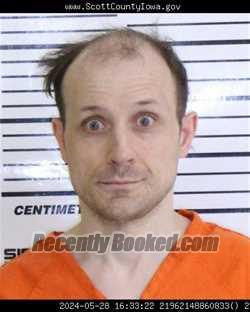 Recent Booking / Mugshot for BRADLEY CHARLES COUNTRYMAN in Scott County ...
