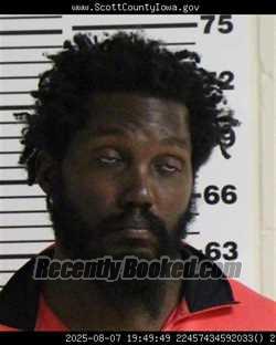 Recent Booking / Mugshot for DOMINIC GEOFFREY BAILEY in Scott County, Iowa