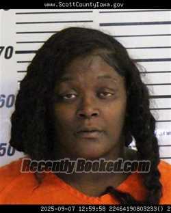 Recent Booking / Mugshot for SHENA SHAMILLE BANKSTON in Scott County, Iowa
