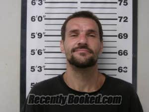 Recent Booking / Mugshot for MATTHEW CARLTON NEAL in Carteret County ...