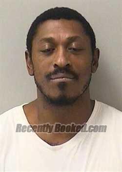 Recent Booking / Mugshot for ARTAVEUS SHELVEL LOWE in Kane County, Illinois