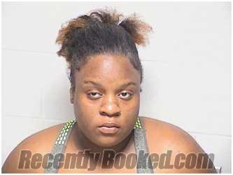 Recent Booking / Mugshot for DAISIA L RANDLE in Lake County, Illinois