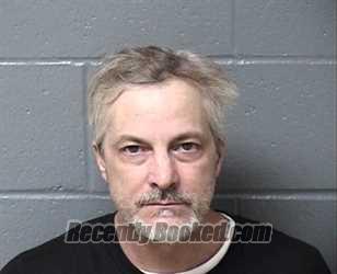 Recent Booking / Mugshot for WARREN E HENDRICKS in Woodford County ...