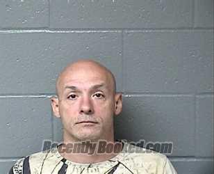 Recent Booking / Mugshot for JOHNATHAN L EDGECOMB in Woodford County ...