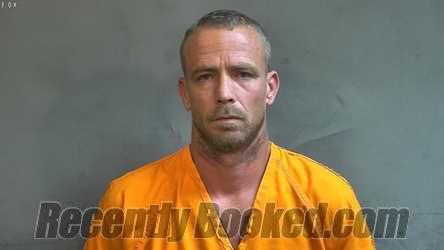 Recent Booking / Mugshot for Shane Andrew Roberts in Boone County, Indiana