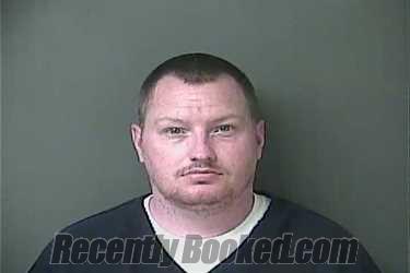 Recent Booking / Mugshot for DUSTIN MICHAEL COX in Howard County, Indiana