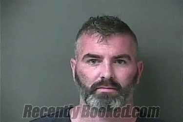 Recent Booking / Mugshot for EVAN RANDAL EADS in Howard County, Indiana