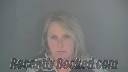 Recent Booking / Mugshot for DANESSA RENEE WHITAKER in Shelby County ...