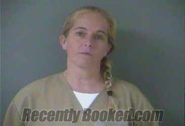 Recent Booking / Mugshot for Nickole R Carter in Crittenden County ...