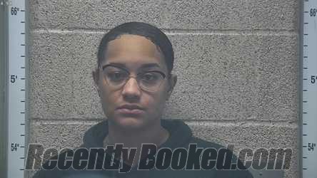 Recent Booking / Mugshot for SHENNIKA PETTIS in Henderson County, Kentucky