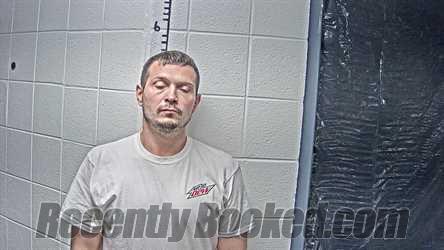 Recent Booking / Mugshot for ERIC ALLEN HOLBROOK in Letcher County ...