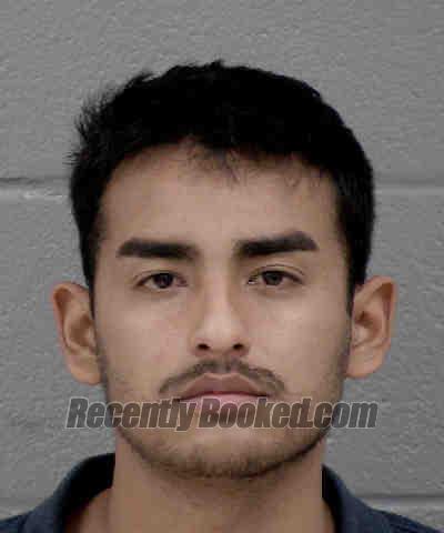 Recent Booking / Mugshot for DANIEL PINEDA-VILLEDA in Mecklenburg ...