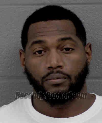 Recent Booking / Mugshot for KEVIN JARON BARKSDALE in Mecklenburg ...