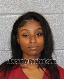 Recent Booking / Mugshot for LAKIYA KEASIA THOMPSON in Mecklenburg ...