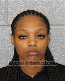 Recent Booking / Mugshot for RAKIYA DEONDRA SMITH in Mecklenburg County ...