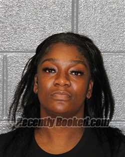 Recent Booking / Mugshot for QUATOYA RENEE MORRISON in Mecklenburg ...