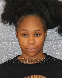 Recent Booking / Mugshot for QUATISHA BRE'ASIA MOORE in Mecklenburg ...