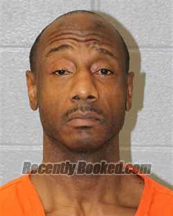 Recent Booking / Mugshot for TRAVIS RAYNARD LEDBETTER in Mecklenburg ...