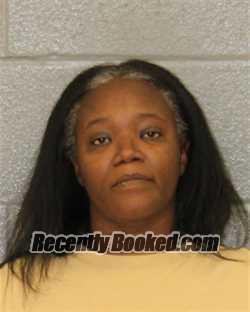 Recent Booking / Mugshot for QUINETTA RENEA MOORE in Mecklenburg County ...