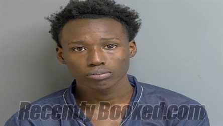 Recent Booking / Mugshot for MARTEZ LEWIS HUNTER in Macomb County, Michigan