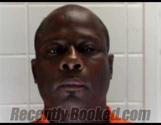 Recent Booking / Mugshot for TRAVIS LAVON SEYMORE in Lowndes County ...
