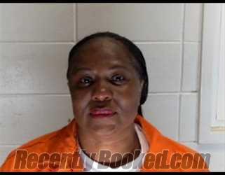 Recent Booking / Mugshot for SHARON RENAE SMITH in Lowndes County ...