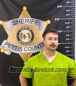 Recent Booking / Mugshot for DUSTIN PATTON in Pettis County, Missouri