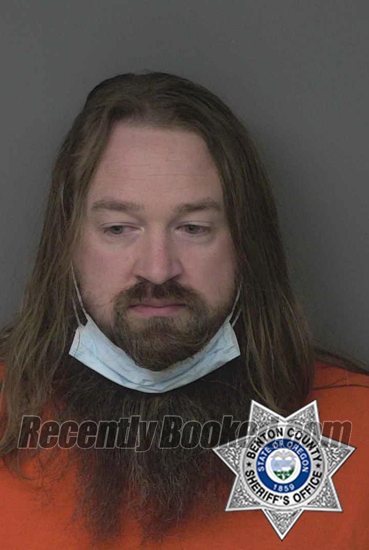 Recent Booking / Mugshot for CHRISTOPHER L SAUNDERS in Benton County ...