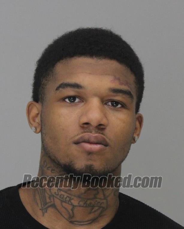Recent Booking / Mugshot for DAMONTA MOORE in Dallas County, Texas