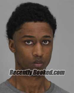 Recent Booking / Mugshot for DIAVIAN ROBERTS in Dallas County, Texas