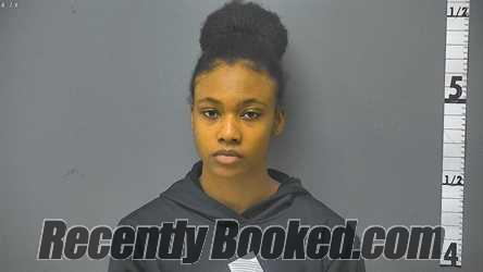 Recent Booking / Mugshot for ASHAUNTI DOMINIQUE DALEY WHITE in Rockingham County, Virginia