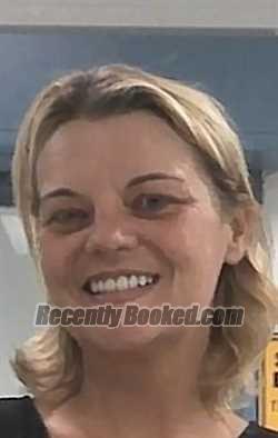 Recent Booking / Mugshot for Lawren Lynne Calligan in Berkeley County ...