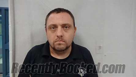 Recent Booking / Mugshot for Jonathan Michael Campbell in Roane County ...