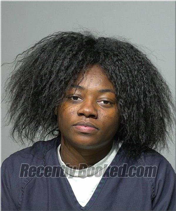 Recent Booking / Mugshot for Quantavia Pierce in Milwaukee County ...
