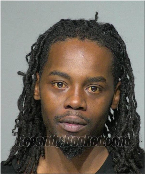 Recent Booking / Mugshot for Demetrius Roberson in Milwaukee County ...